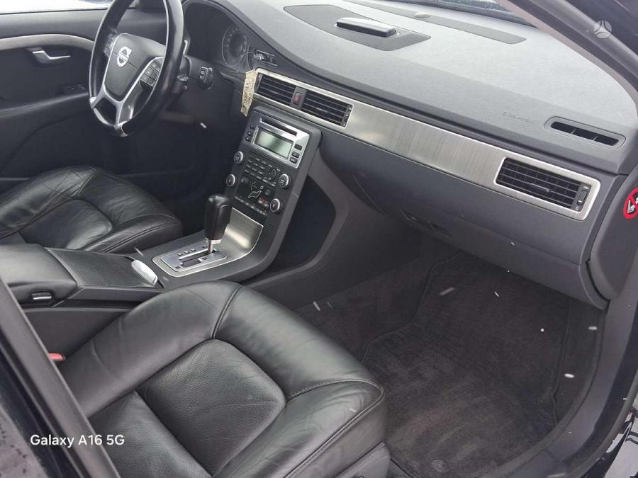 Melns Volvo V70 2011 Alīta, ar dzinēja tilpumu 2.40 L un nobraukumu 345 tūkst. km par 4350 €, foto 7 vietnē AUTOMOTO.COM.LV
