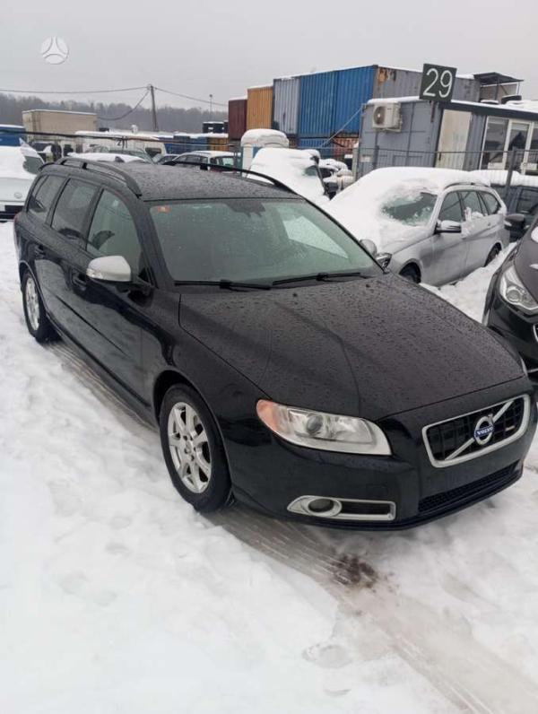 Melns Volvo V70 2011 Kauņa, ar dzinēja tilpumu 2.40 L un nobraukumu 290 tūkst. km par 4900 €, foto 2 vietnē AUTOMOTO.COM.LV