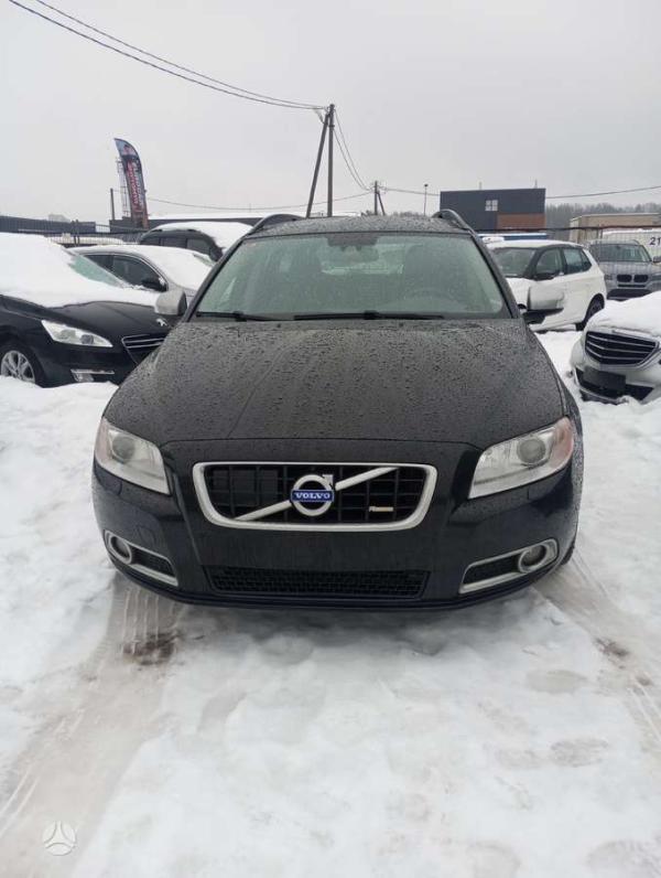Melns Volvo V70 2011 Kauņa, ar dzinēja tilpumu 2.40 L un nobraukumu 290 tūkst. km par 4900 €, foto 3 vietnē AUTOMOTO.COM.LV