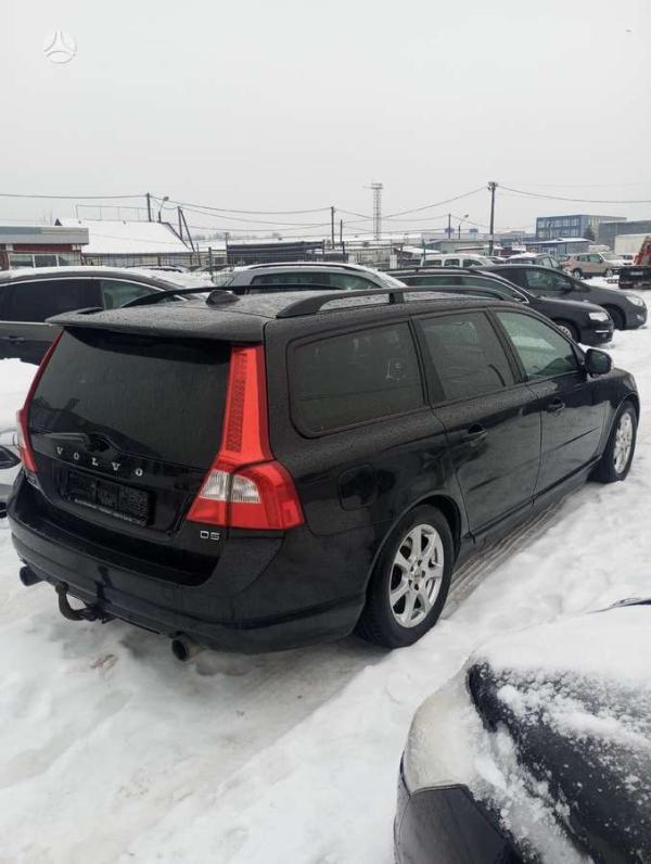 Melns Volvo V70 2011 Kauņa, ar dzinēja tilpumu 2.40 L un nobraukumu 290 tūkst. km par 4900 €, foto 7 vietnē AUTOMOTO.COM.LV
