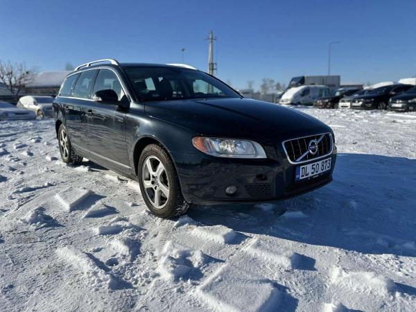 Black Volvo V70 2011 in Kaunas, with an engine capacity of 1.98 L and mileage of 383 thousand km for 5500 €, photo 1 on AUTOMOTO.COM.LV