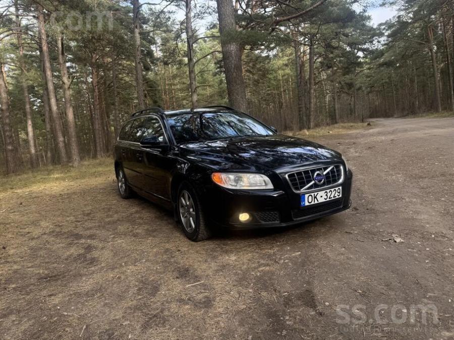 Melns Volvo V70 2011 Ventspils, ar dzinēja tilpumu 2.50 L un nobraukumu 373 tūkst. km par 3700 €, foto 1 vietnē AUTOMOTO.COM.LV