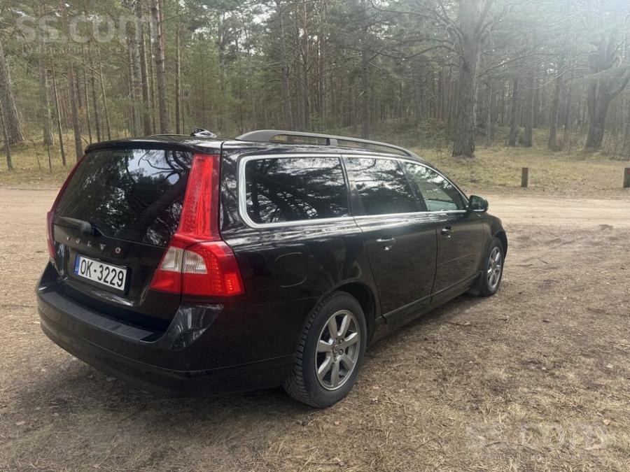 Melns Volvo V70 2011 Ventspils, ar dzinēja tilpumu 2.50 L un nobraukumu 373 tūkst. km par 3700 €, foto 4 vietnē AUTOMOTO.COM.LV