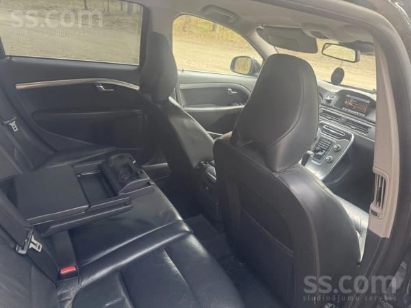 Melns Volvo V70 2011 Ventspils, ar dzinēja tilpumu 2.50 L un nobraukumu 373 tūkst. km par 3700 €, foto 10 vietnē AUTOMOTO.COM.LV