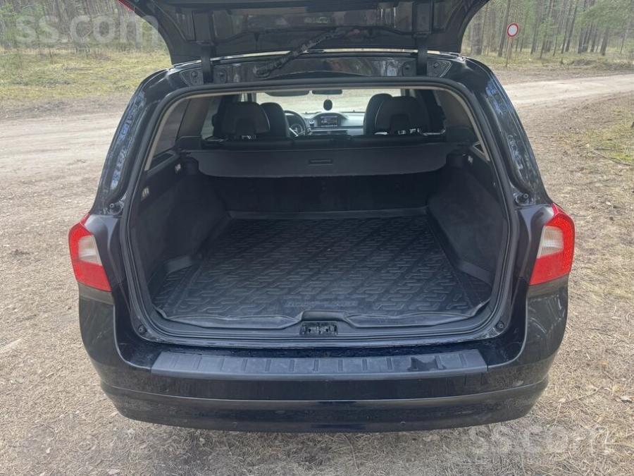 Melns Volvo V70 2011 Ventspils, ar dzinēja tilpumu 2.50 L un nobraukumu 373 tūkst. km par 3700 €, foto 12 vietnē AUTOMOTO.COM.LV