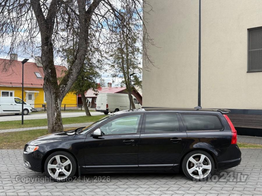 Black Volvo V70 2011 in Rapla, with an engine capacity of 2.40 L and mileage of 0 thousand km for 6500 €, photo 3 on AUTOMOTO.COM.LV
