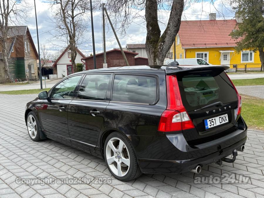 Black Volvo V70 2011 in Rapla, with an engine capacity of 2.40 L and mileage of 0 thousand km for 6500 €, photo 4 on AUTOMOTO.COM.LV
