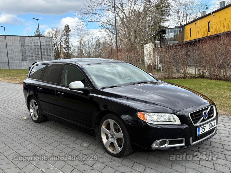 Black Volvo V70 2011 in Rapla, with an engine capacity of 2.40 L and mileage of 0 thousand km for 6500 €, photo 5 on AUTOMOTO.COM.LV