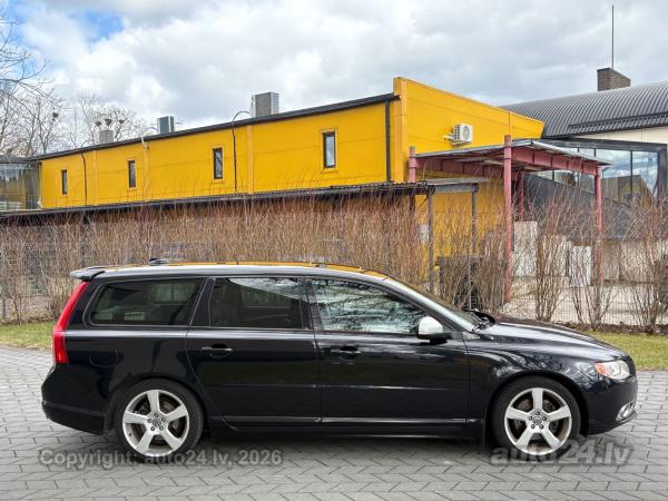 Black Volvo V70 2011 in Rapla, with an engine capacity of 2.40 L and mileage of 0 thousand km for 6500 €, photo 5 on AUTOMOTO.COM.LV