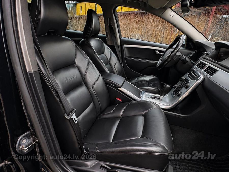Black Volvo V70 2011 in Rapla, with an engine capacity of 2.40 L and mileage of 0 thousand km for 6500 €, photo 12 on AUTOMOTO.COM.LV