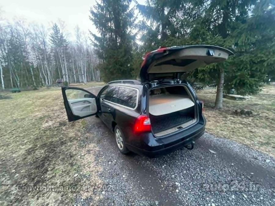 Black Volvo V70 2011 in Tallinn, with an engine capacity of 2.00 L and mileage of 326 thousand km for 4600 €, photo 3 on AUTOMOTO.COM.LV