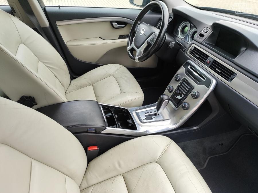 Melns Volvo V70 2011 Marijampole, ar dzinēja tilpumu 1.60 L un nobraukumu 210 tūkst. km par 4350 €, foto 12 vietnē AUTOMOTO.COM.LV