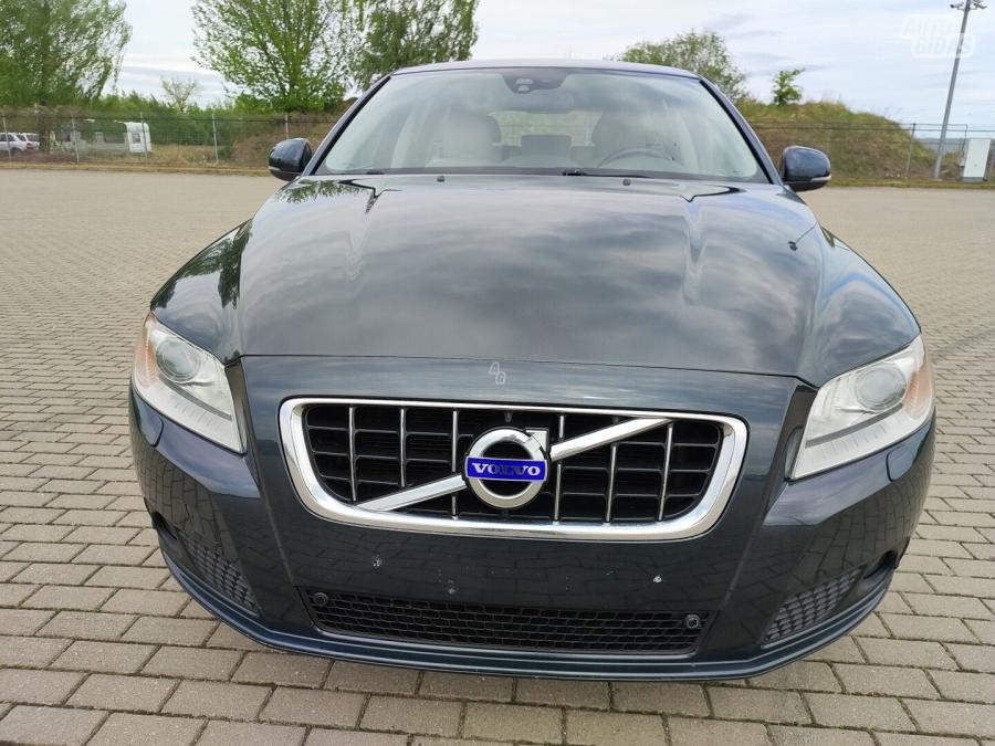 Black Volvo V70 2011 in Marijampole, with an engine capacity of 1.60 L and mileage of 210 thousand km for 4350 €, photo 4 on AUTOMOTO.COM.LV
