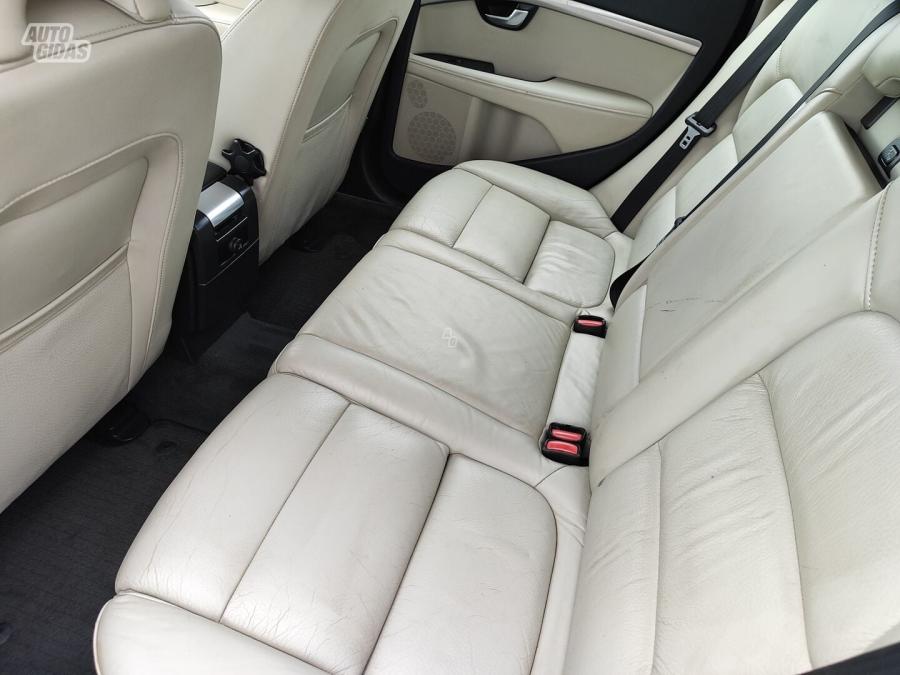 Black Volvo V70 2011 in Marijampole, with an engine capacity of 1.60 L and mileage of 210 thousand km for 4350 €, photo 13 on AUTOMOTO.COM.LV