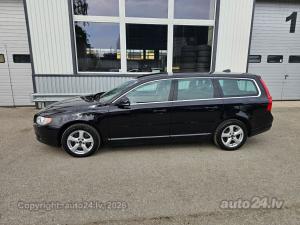 Melns Volvo V70 2011 Tartu, ar dzinēja tilpumu 2.00 L un nobraukumu 288 tūkst. km par 6400 €, foto 4 vietnē AUTOMOTO.COM.LV