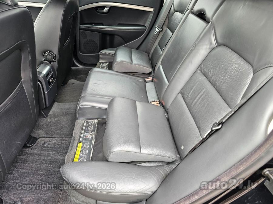 Melns Volvo V70 2011 Tartu, ar dzinēja tilpumu 2.00 L un nobraukumu 288 tūkst. km par 6400 €, foto 14 vietnē AUTOMOTO.COM.LV