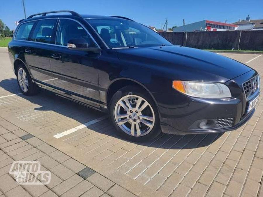 Black Volvo V70 2011 in Vilkaviskis, with an engine capacity of 2.00 L and mileage of 366 thousand km for 4490 €, photo 1 on AUTOMOTO.COM.LV