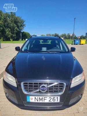 Black Volvo V70 2011 in Vilkaviskis, with an engine capacity of 2.00 L and mileage of 366 thousand km for 4490 €, photo 3 on AUTOMOTO.COM.LV