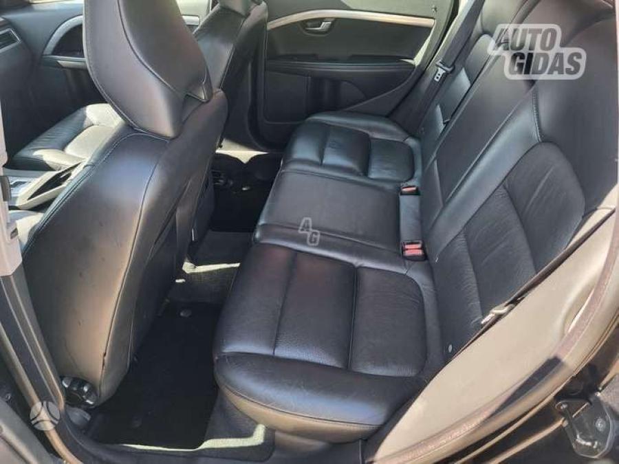 Black Volvo V70 2011 in Vilkaviskis, with an engine capacity of 2.00 L and mileage of 366 thousand km for 4490 €, photo 9 on AUTOMOTO.COM.LV