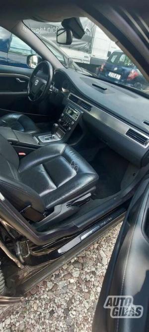 Black Volvo V70 2011 in Vilkaviskis, with an engine capacity of 2.00 L and mileage of 366 thousand km for 4490 €, photo 15 on AUTOMOTO.COM.LV