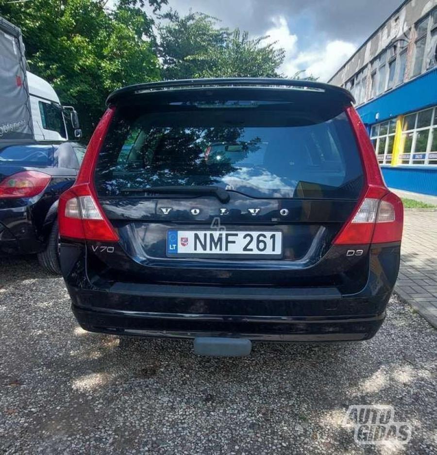 Black Volvo V70 2011 in Vilkaviskis, with an engine capacity of 2.00 L and mileage of 366 thousand km for 4490 €, photo 16 on AUTOMOTO.COM.LV