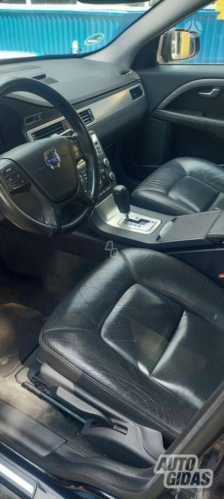 Black Volvo V70 2011 in Vilkaviskis, with an engine capacity of 2.00 L and mileage of 366 thousand km for 4490 €, photo 17 on AUTOMOTO.COM.LV