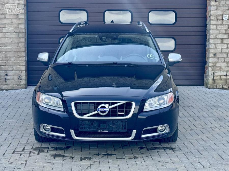 Black Volvo V70 2011 in Kretinga, with an engine capacity of 2.00 L and mileage of 178 thousand km for 6950 €, photo 3 on AUTOMOTO.COM.LV