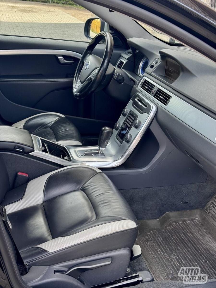 Melns Volvo V70 2011 Kretinga, ar dzinēja tilpumu 2.00 L un nobraukumu 178 tūkst. km par 6950 €, foto 13 vietnē AUTOMOTO.COM.LV