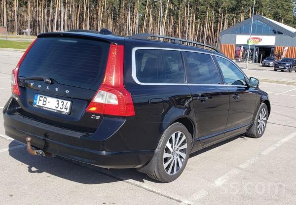 Black Volvo V70 2011 in Riga, with an engine capacity of 2.00 L and mileage of 369 thousand km for 5250 €, photo 3 on AUTOMOTO.COM.LV