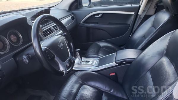 Black Volvo V70 2011 in Riga, with an engine capacity of 2.00 L and mileage of 369 thousand km for 5250 €, photo 4 on AUTOMOTO.COM.LV