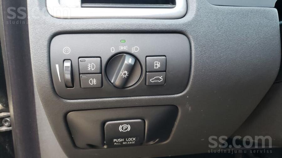 Black Volvo V70 2011 in Riga, with an engine capacity of 2.00 L and mileage of 369 thousand km for 5250 €, photo 8 on AUTOMOTO.COM.LV