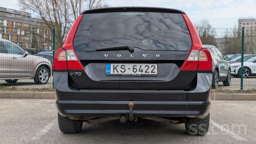 Melns Volvo V70 2011 Rīga, ar dzinēja tilpumu 2.00 L un nobraukumu 324 tūkst. km par 5000 €, foto 5 vietnē AUTOMOTO.COM.LV