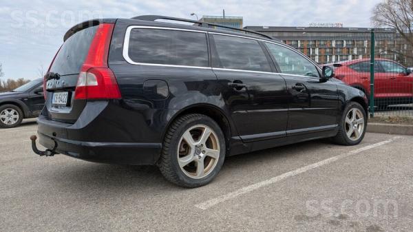 Black Volvo V70 2011 in Riga, with an engine capacity of 2.00 L and mileage of 324 thousand km for 5000 €, photo 5 on AUTOMOTO.COM.LV