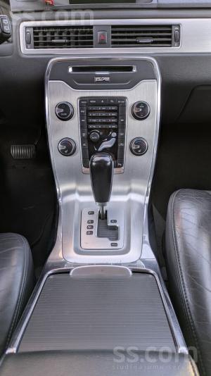 Melns Volvo V70 2011 Rīga, ar dzinēja tilpumu 2.00 L un nobraukumu 324 tūkst. km par 5000 €, foto 9 vietnē AUTOMOTO.COM.LV