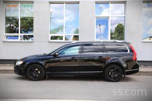 Black Volvo V70 2011 in Riga, with an engine capacity of 2.50 L and mileage of 0 thousand km for 3995 €, photo 3 on AUTOMOTO.COM.LV