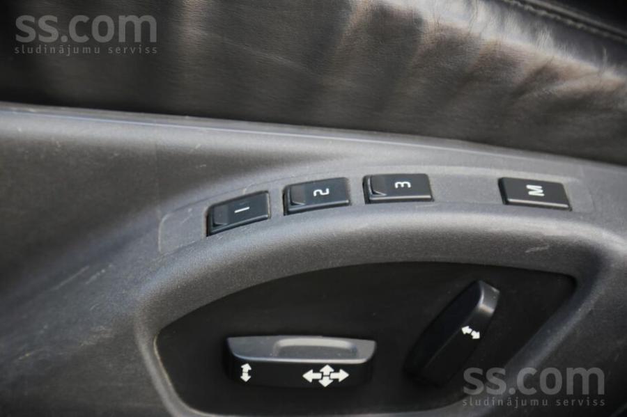 Black Volvo V70 2011 in Riga, with an engine capacity of 2.50 L and mileage of 0 thousand km for 3995 €, photo 9 on AUTOMOTO.COM.LV