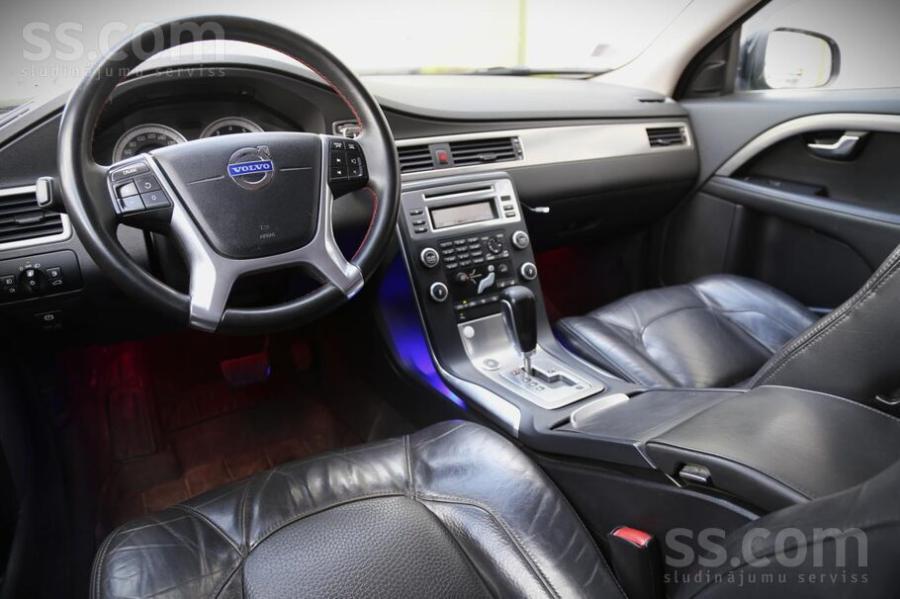Black Volvo V70 2011 in Riga, with an engine capacity of 2.50 L and mileage of 0 thousand km for 3995 €, photo 10 on AUTOMOTO.COM.LV