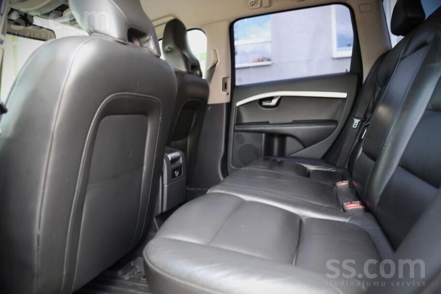 Black Volvo V70 2011 in Riga, with an engine capacity of 2.50 L and mileage of 0 thousand km for 3995 €, photo 15 on AUTOMOTO.COM.LV