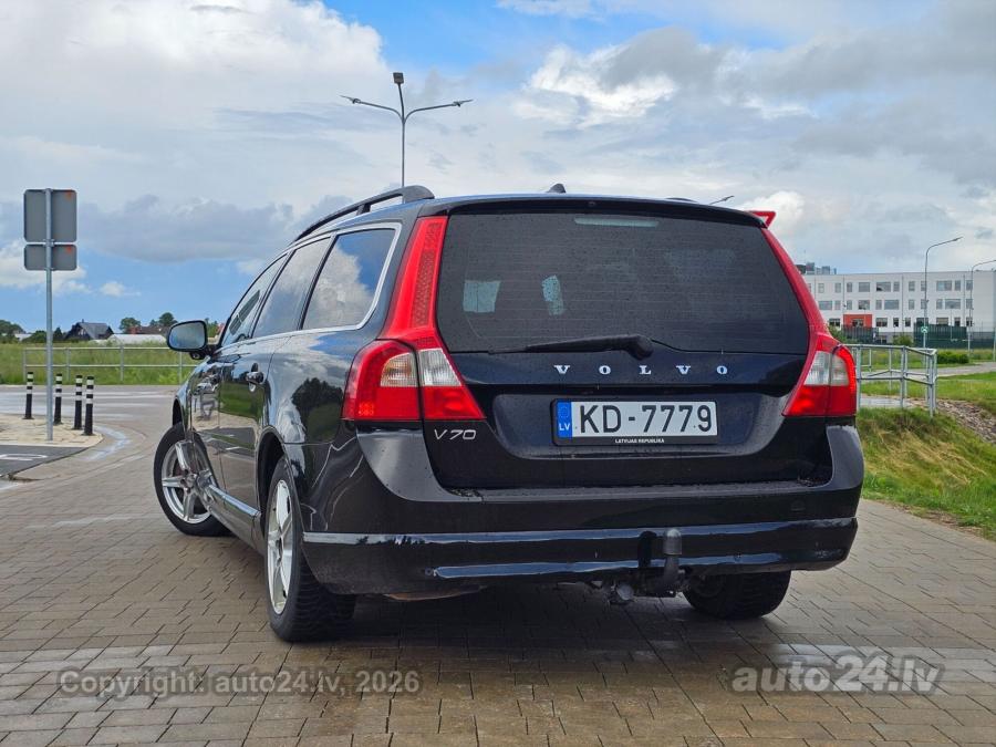 Black Volvo V70 2011 in Riga, with an engine capacity of 2.00 L and mileage of 412 thousand km for 3800 €, photo 3 on AUTOMOTO.COM.LV