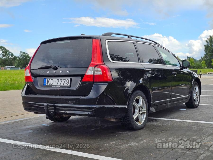 Black Volvo V70 2011 in Riga, with an engine capacity of 2.00 L and mileage of 412 thousand km for 3800 €, photo 12 on AUTOMOTO.COM.LV