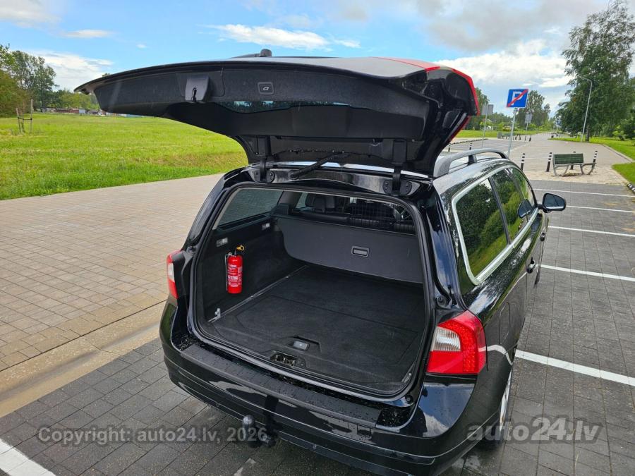 Black Volvo V70 2011 in Riga, with an engine capacity of 2.00 L and mileage of 412 thousand km for 3800 €, photo 16 on AUTOMOTO.COM.LV