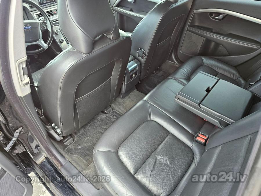 Black Volvo V70 2011 in Riga, with an engine capacity of 2.00 L and mileage of 412 thousand km for 3800 €, photo 23 on AUTOMOTO.COM.LV