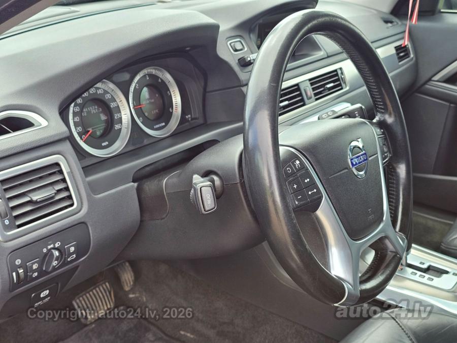 Black Volvo V70 2011 in Riga, with an engine capacity of 2.00 L and mileage of 412 thousand km for 3800 €, photo 26 on AUTOMOTO.COM.LV