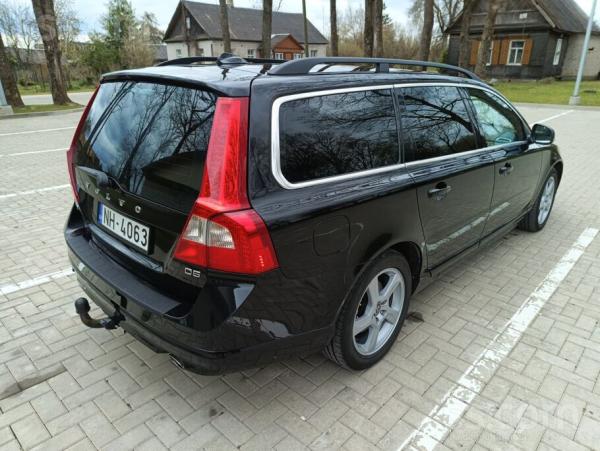 Melns Volvo V70 2011 Ludza, ar dzinēja tilpumu 2.40 L un nobraukumu 285 tūkst. km par 5000 €, foto 4 vietnē AUTOMOTO.COM.LV