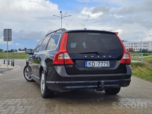 Black Volvo V70 2011 in Riga, with an engine capacity of 2.00 L and mileage of 412 thousand km for 3800 €, photo 3 on AUTOMOTO.COM.LV