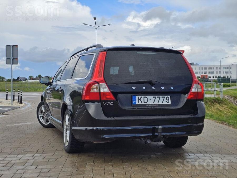 Black Volvo V70 2011 in Riga, with an engine capacity of 2.00 L and mileage of 412 thousand km for 3800 €, photo 3 on AUTOMOTO.COM.LV