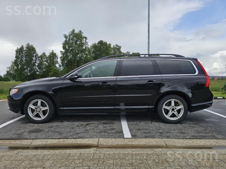 Black Volvo V70 2011 in Riga, with an engine capacity of 2.00 L and mileage of 412 thousand km for 3800 €, photo 7 on AUTOMOTO.COM.LV