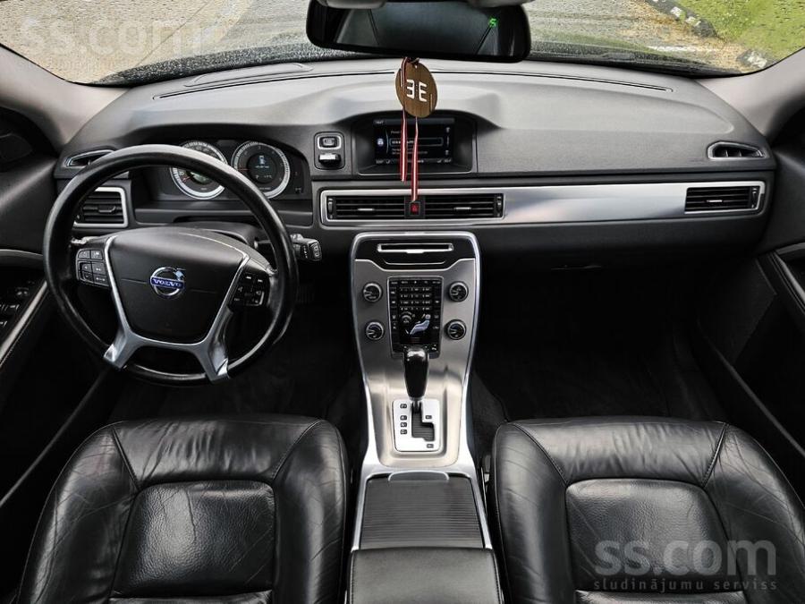Black Volvo V70 2011 in Riga, with an engine capacity of 2.00 L and mileage of 412 thousand km for 3800 €, photo 18 on AUTOMOTO.COM.LV