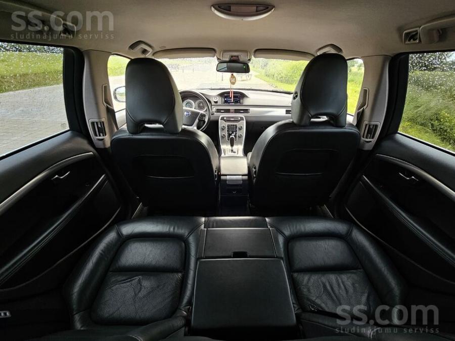 Black Volvo V70 2011 in Riga, with an engine capacity of 2.00 L and mileage of 412 thousand km for 3800 €, photo 21 on AUTOMOTO.COM.LV