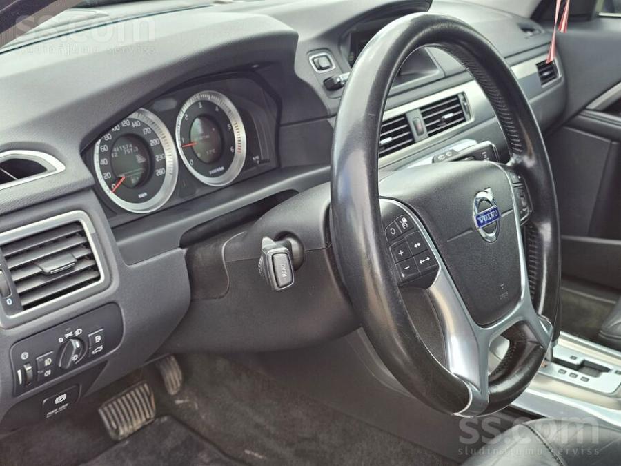 Black Volvo V70 2011 in Riga, with an engine capacity of 2.00 L and mileage of 412 thousand km for 3800 €, photo 26 on AUTOMOTO.COM.LV